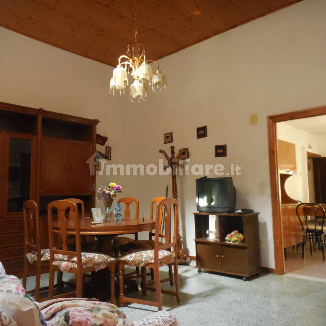 Quadrilocale via degli Spiazzi 23, Centro Storico, Jesi