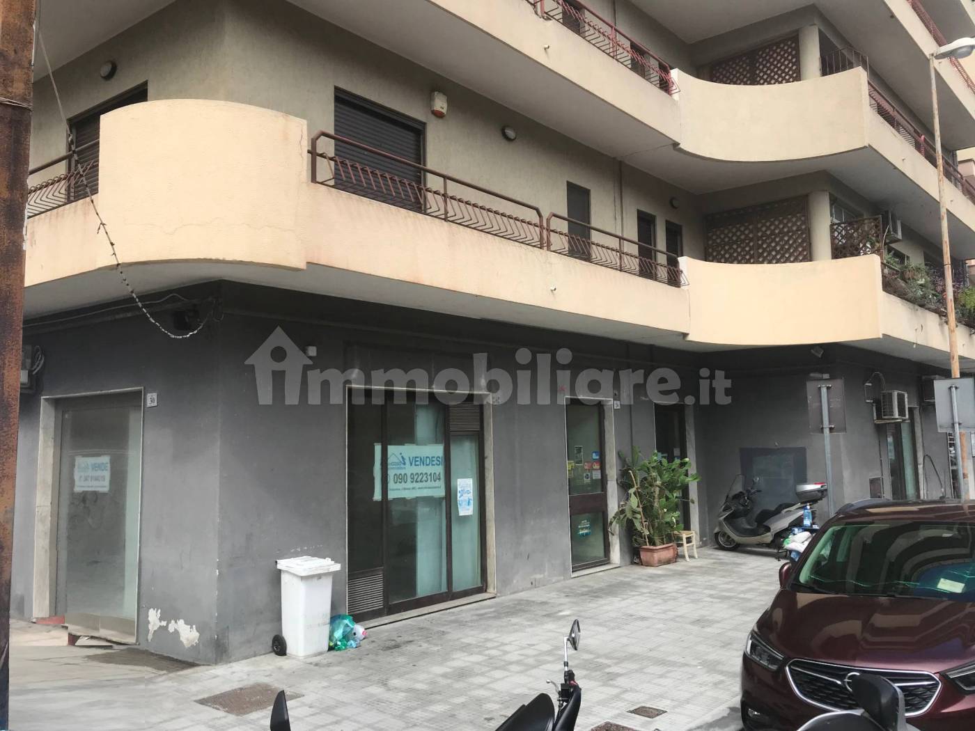 Locale commerciale in Vendita