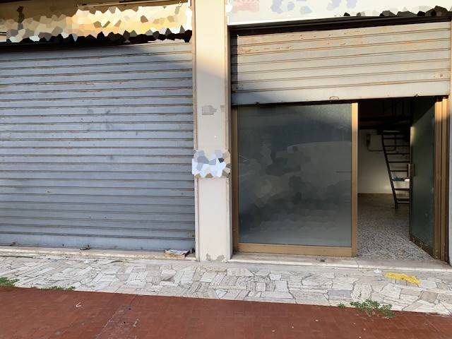 Locale commerciale in Vendita