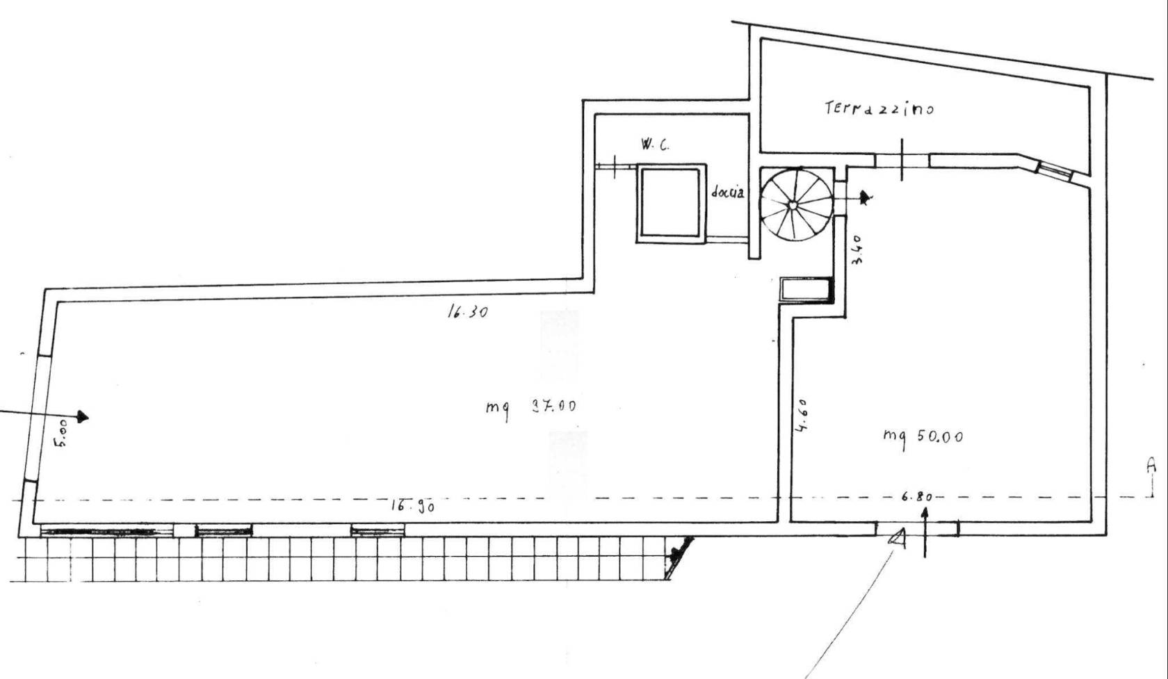 Locale commerciale in Vendita