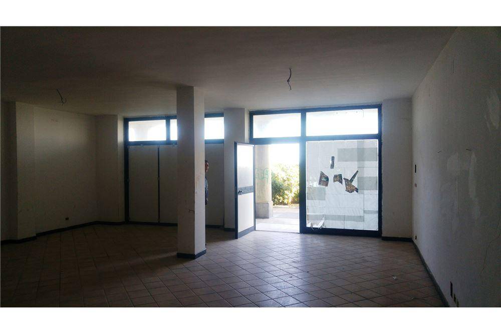 Locale commerciale in Vendita