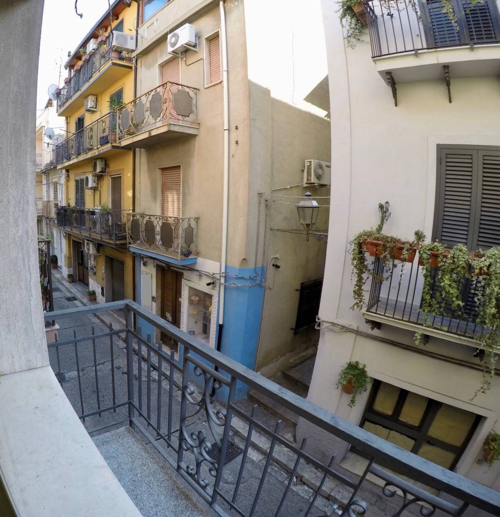 Trilocale via Raffaele Piria, Centro, Scilla