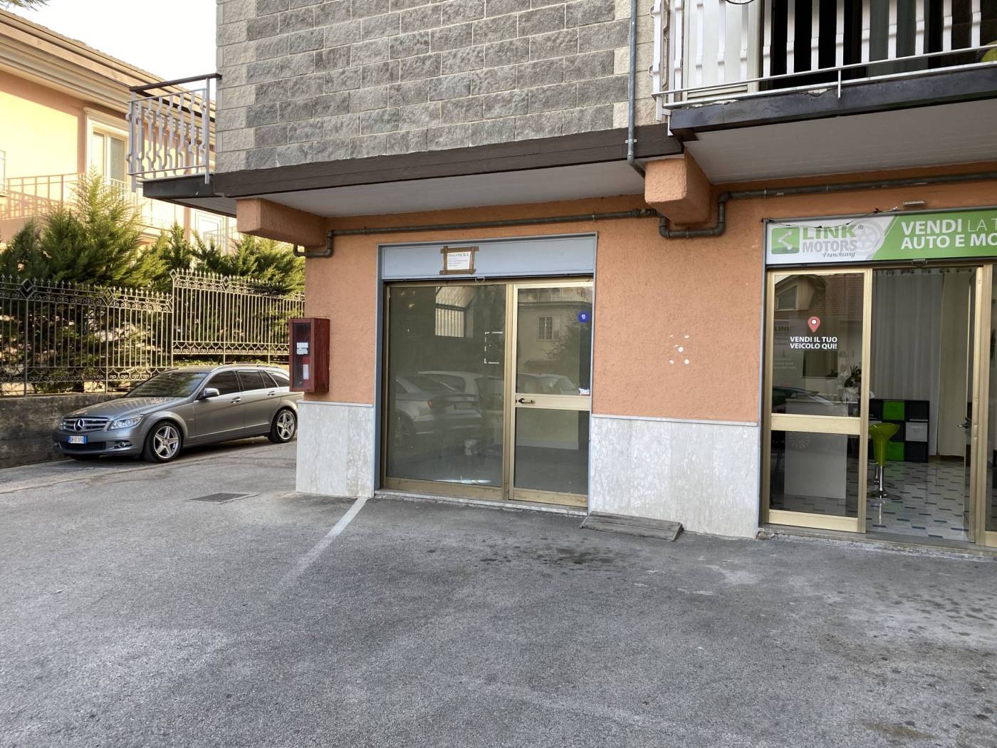 Locale commerciale in Vendita