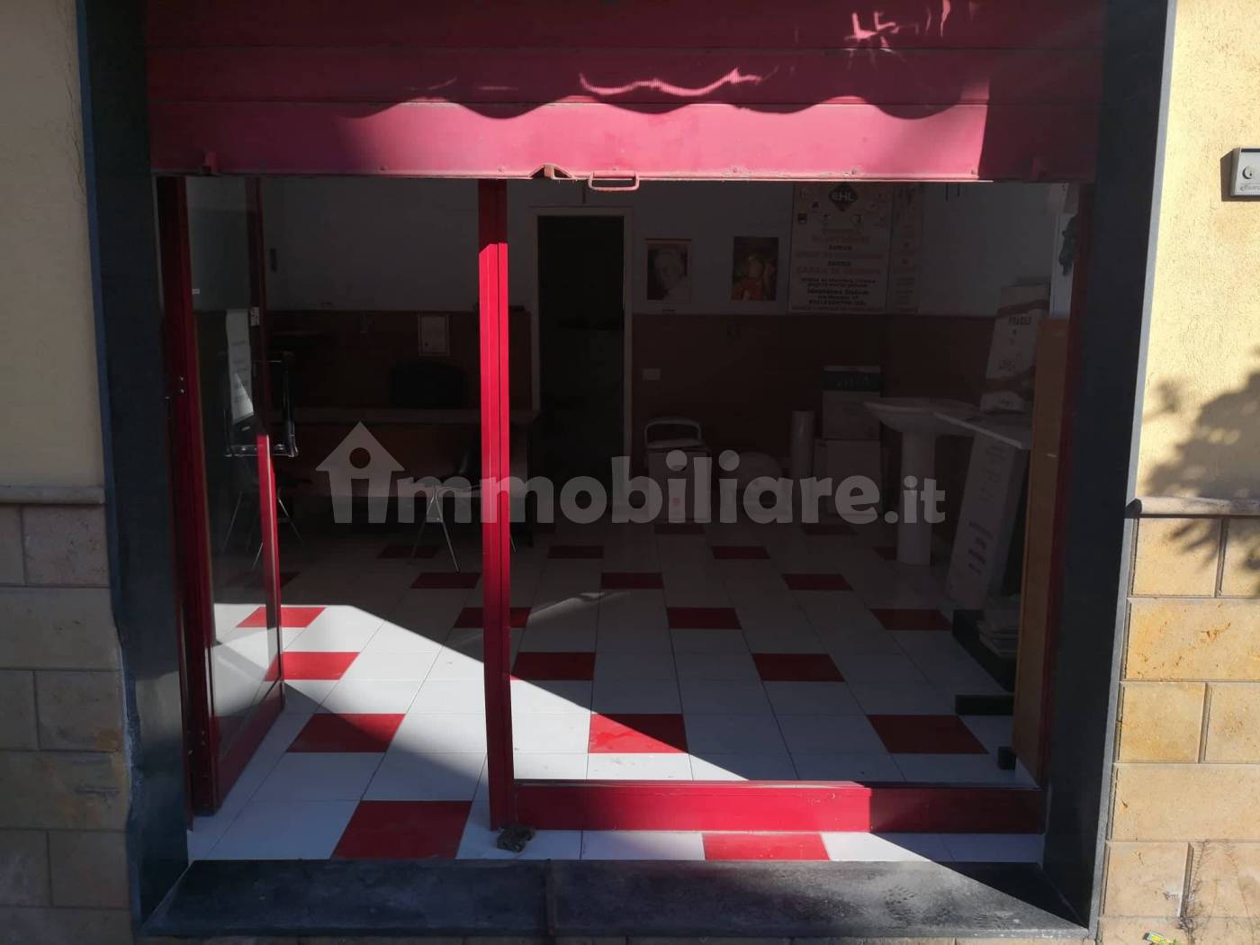 Locale commerciale in Vendita