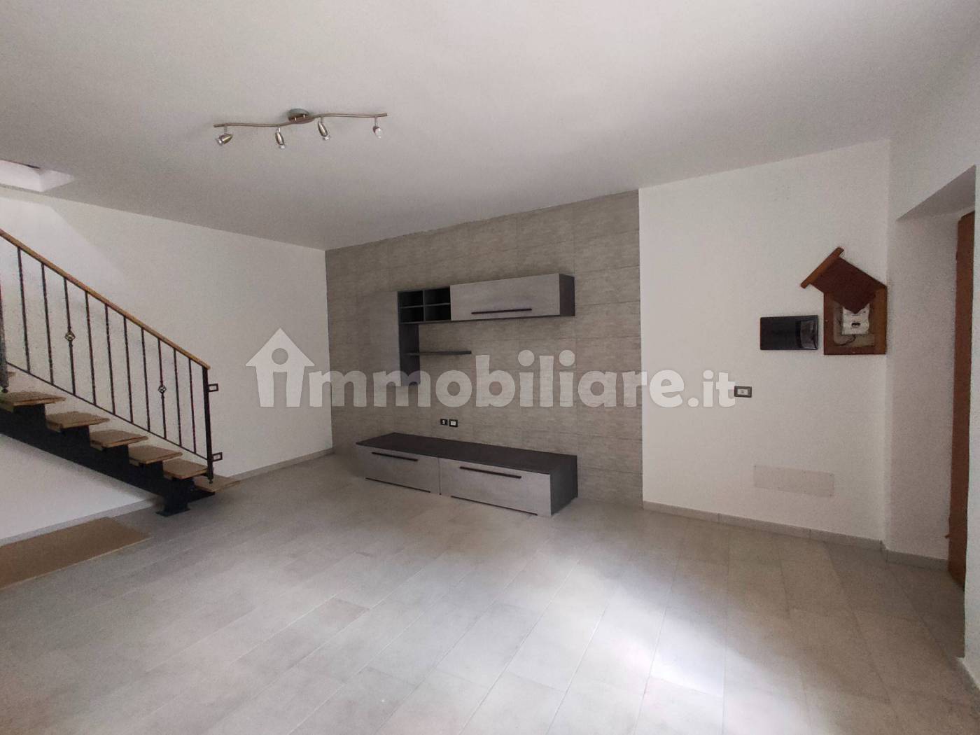 Trilocale via Diana 27, Agira