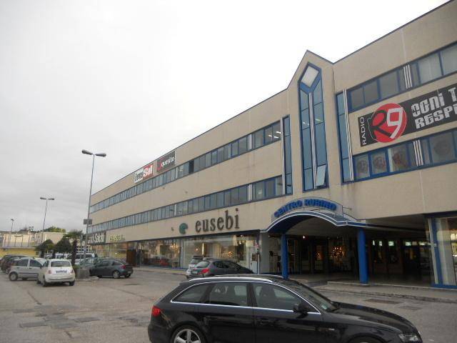 Locale commerciale in Vendita