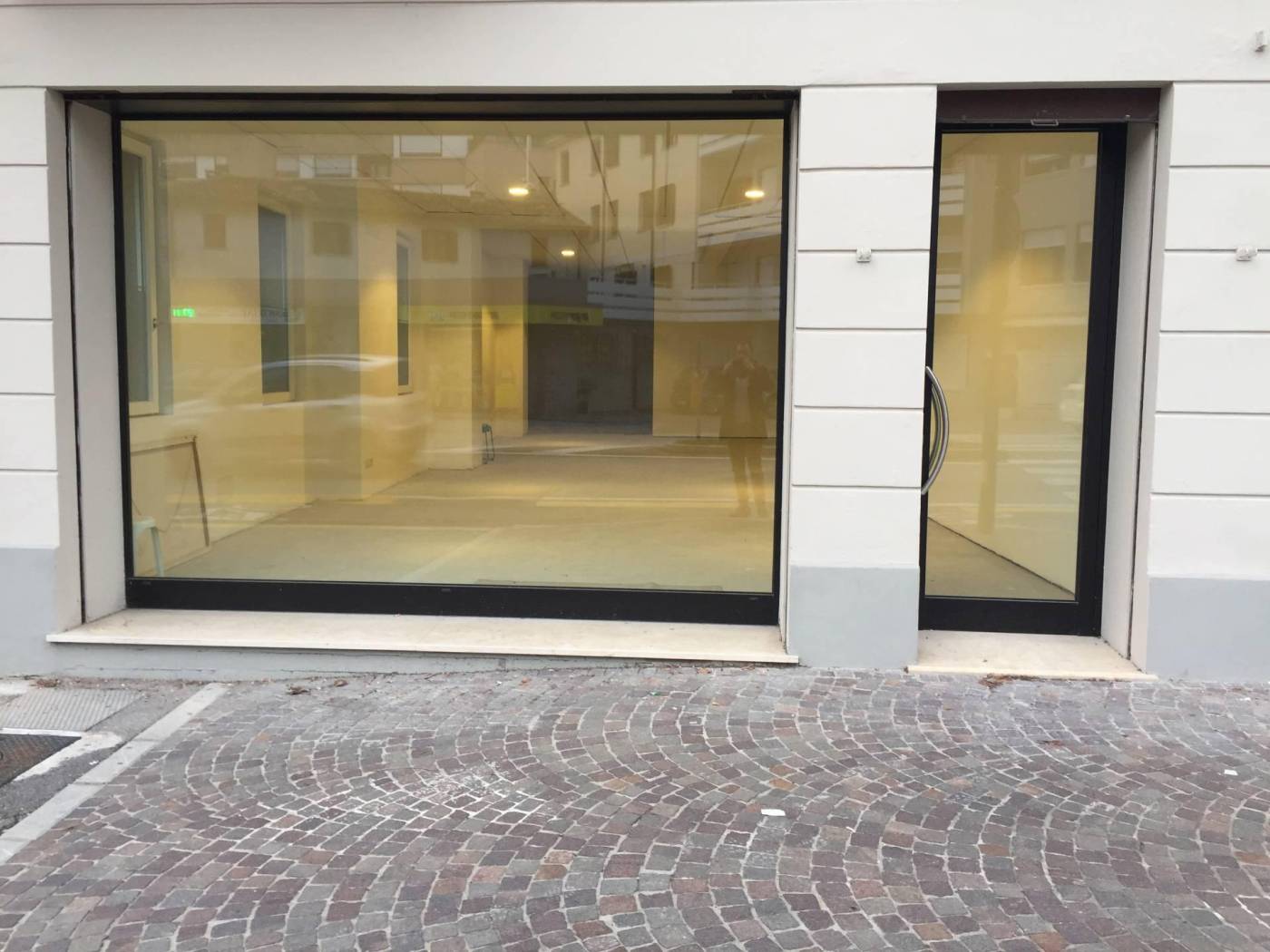 Locale commerciale in Vendita