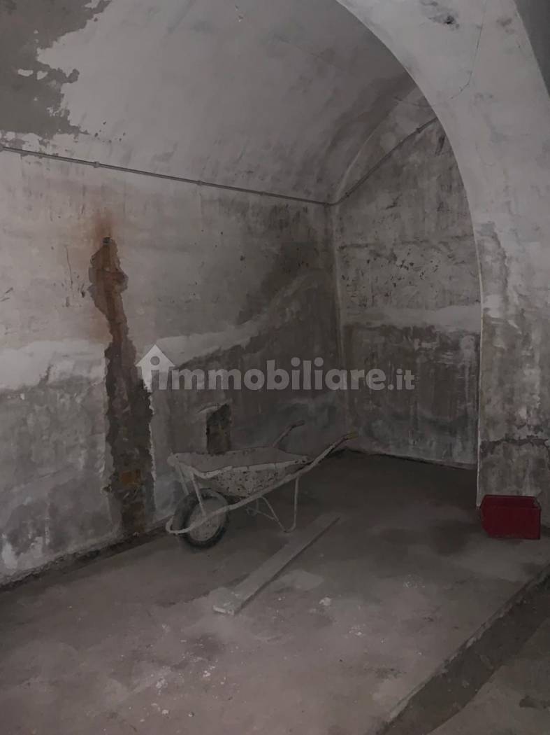 Locale commerciale in Vendita