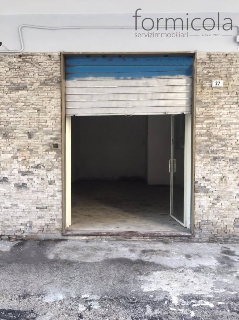 Locale commerciale in Vendita