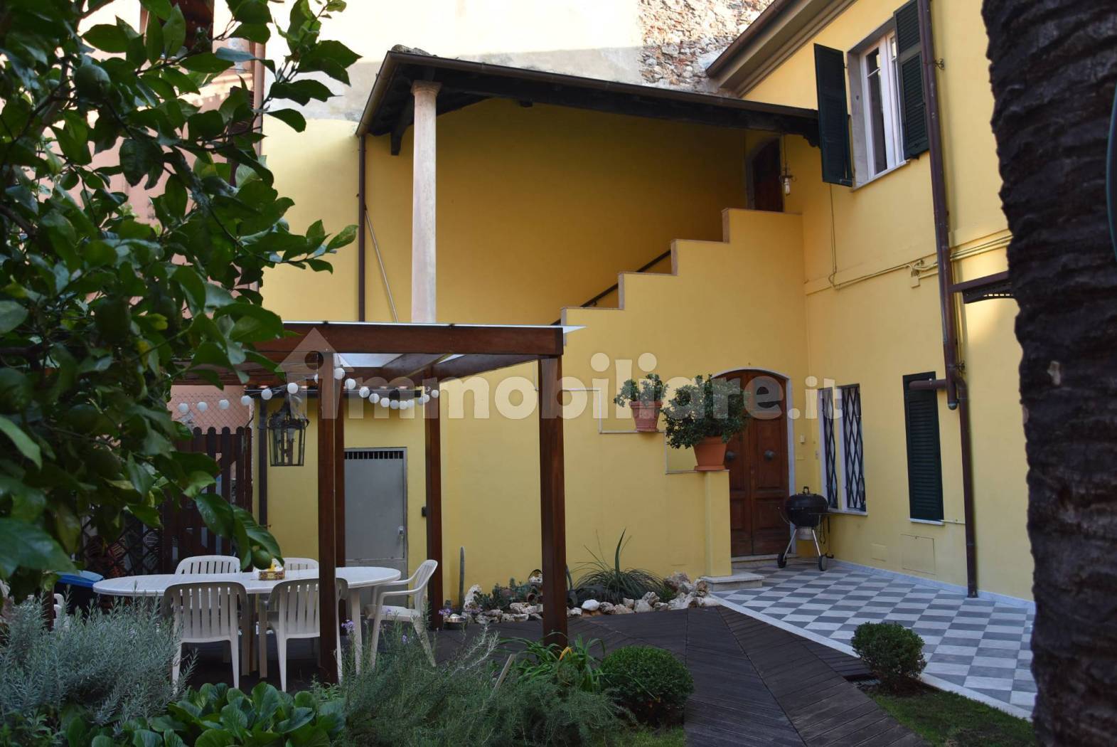 Appartamento via Alberica, Centro, Massa