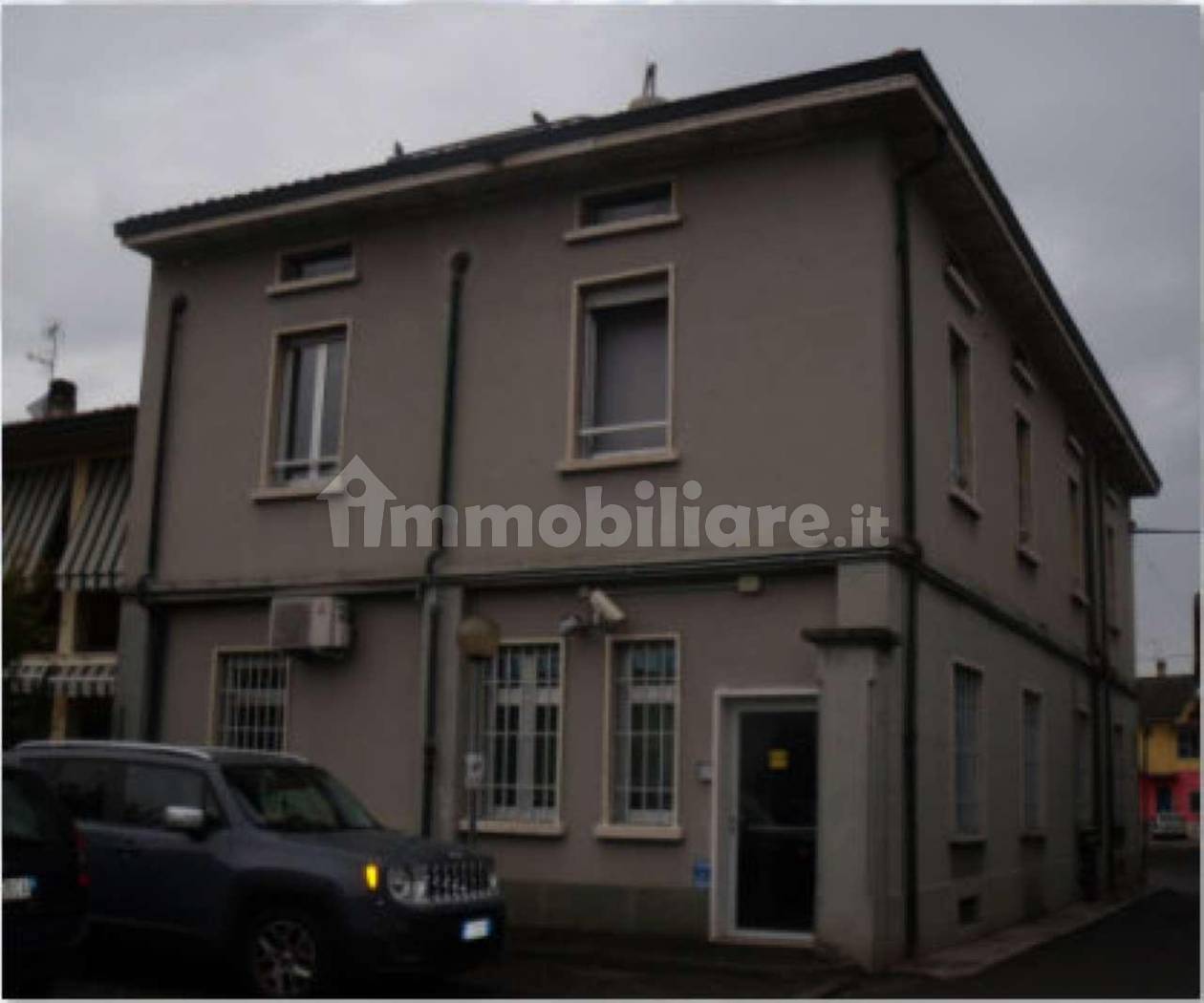 Locale commerciale in Vendita