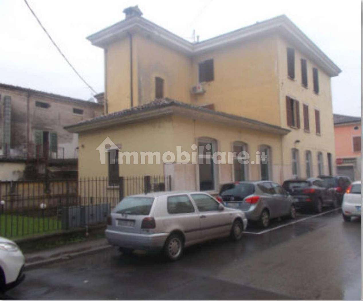 Locale commerciale in Vendita