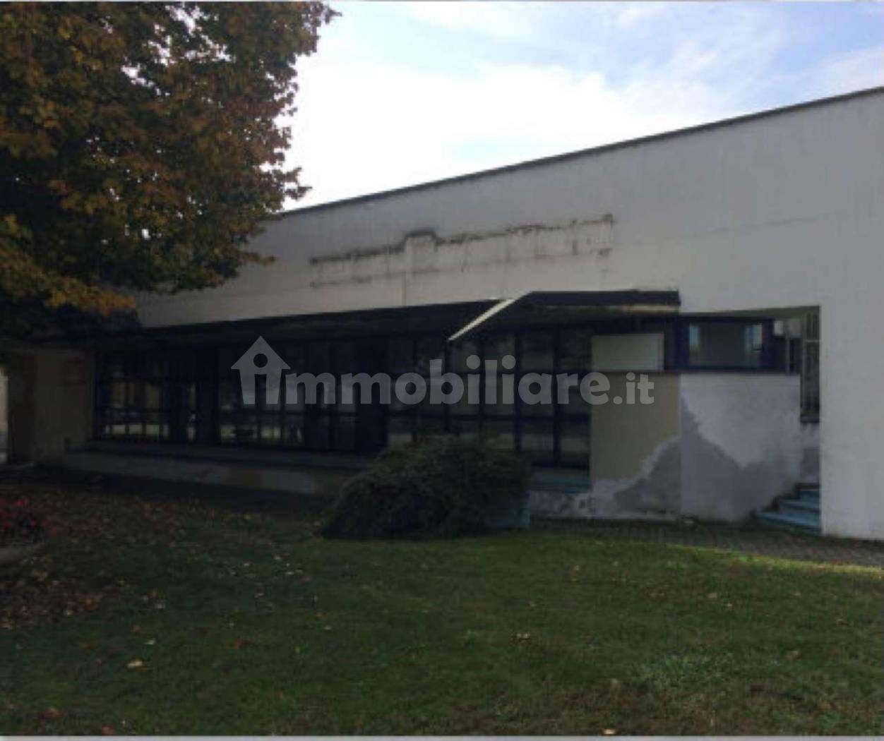 Locale commerciale in Vendita