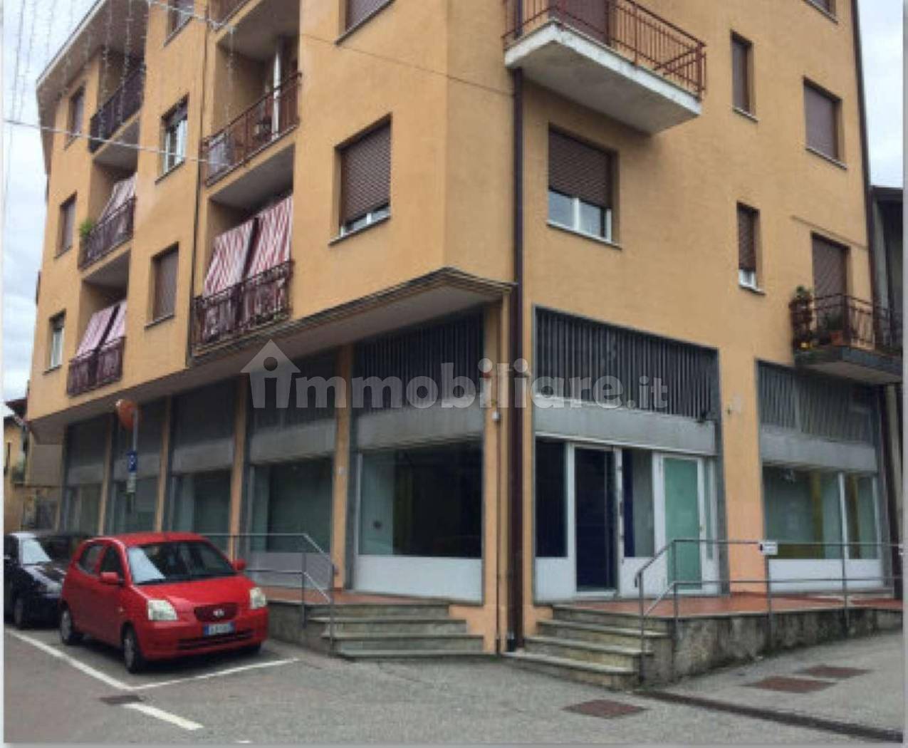 Locale commerciale in Vendita