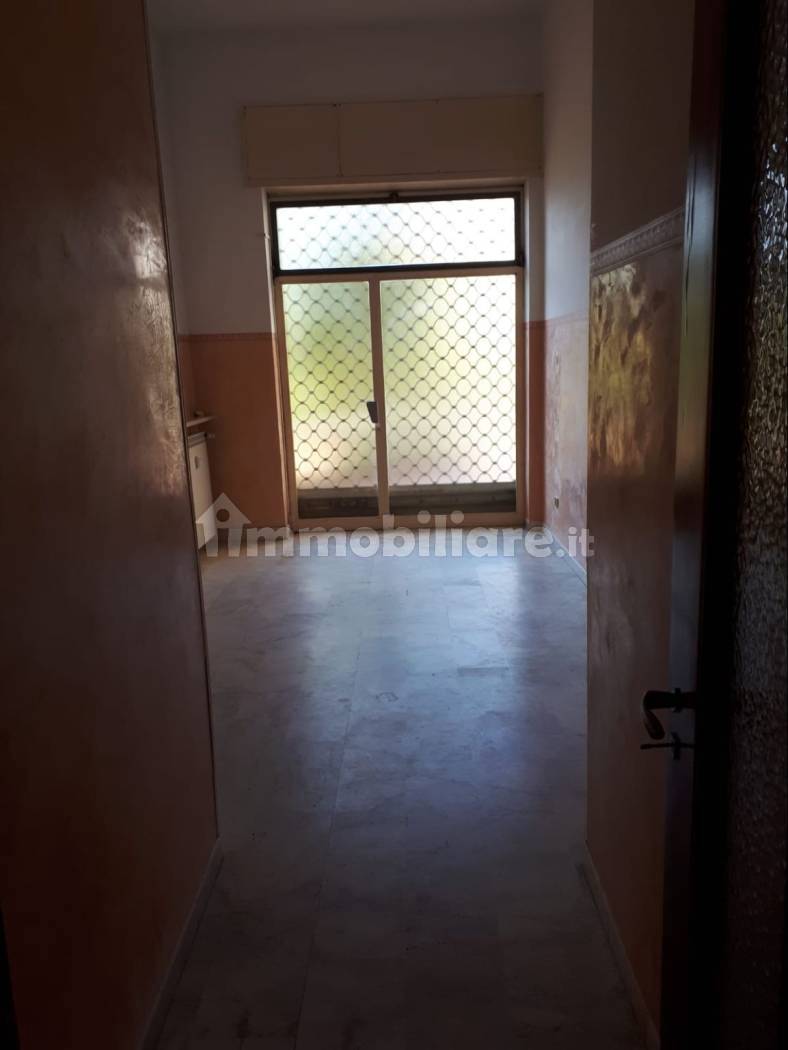 Locale commerciale in Vendita