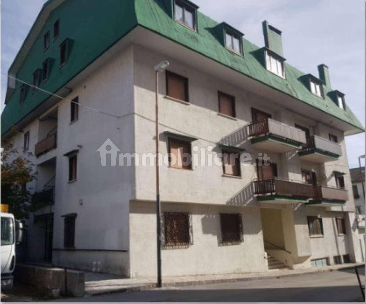 Locale commerciale in Vendita