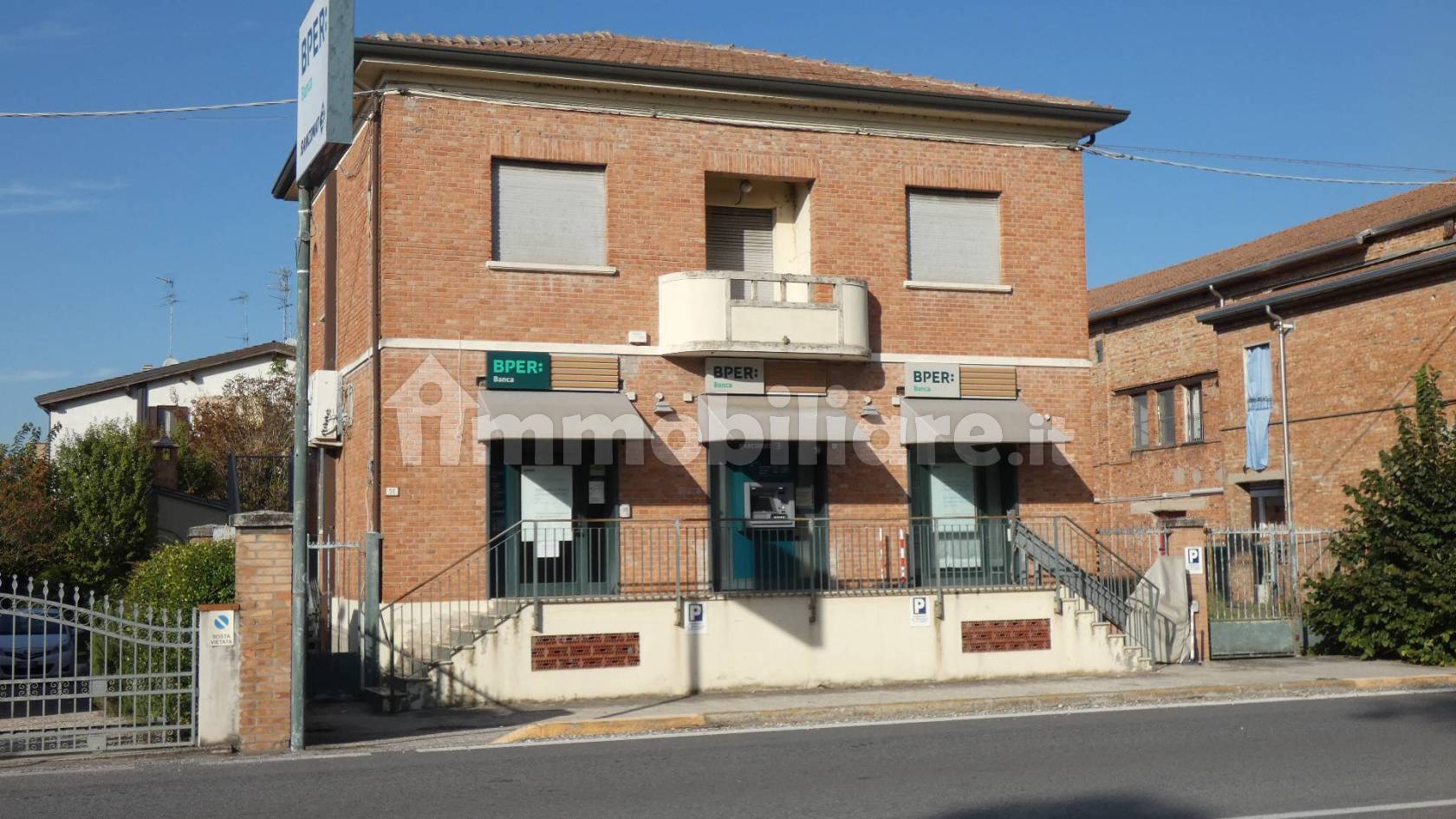 Locale commerciale in Vendita