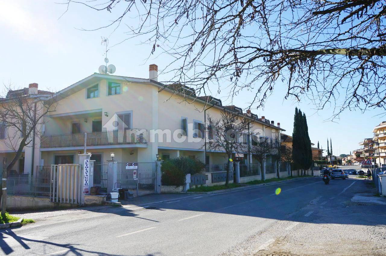 Appartamento via Giovanni Falcone 14, Passo Corese, Fara in Sabina