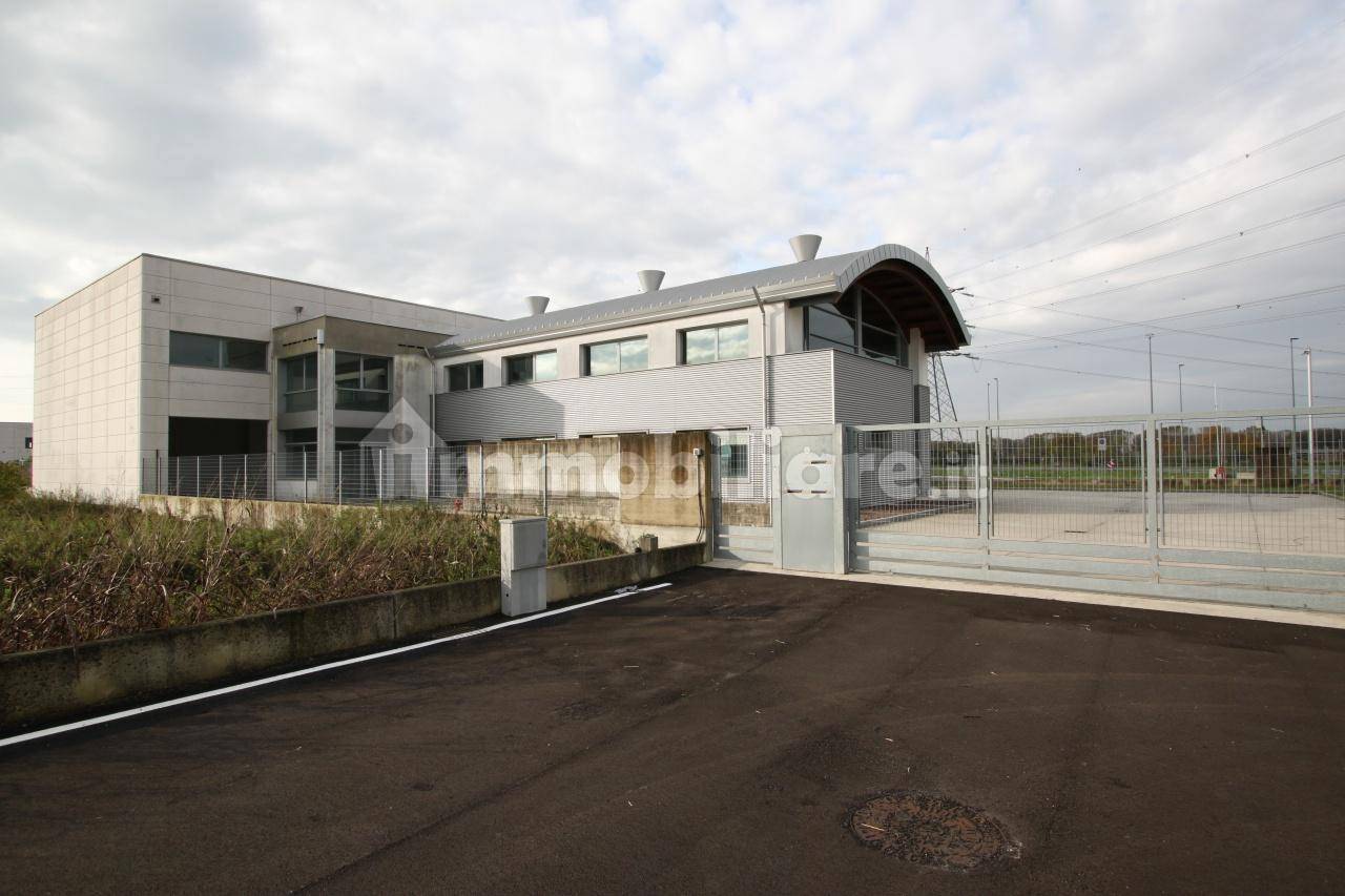 Capannone in Vendita