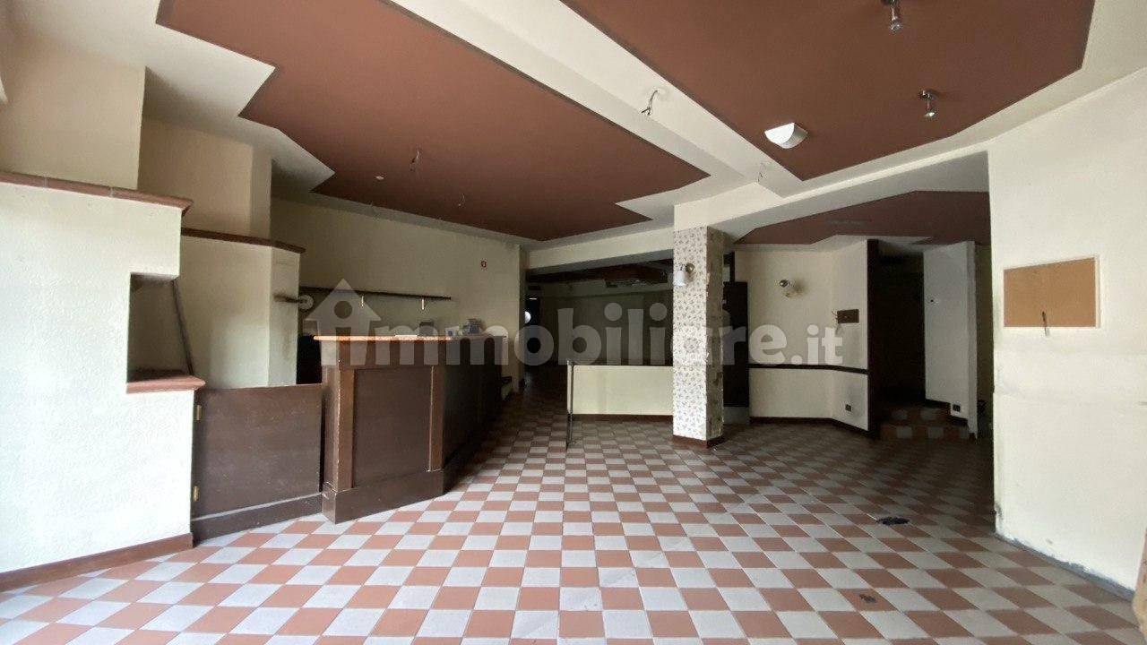 Locale commerciale in Vendita