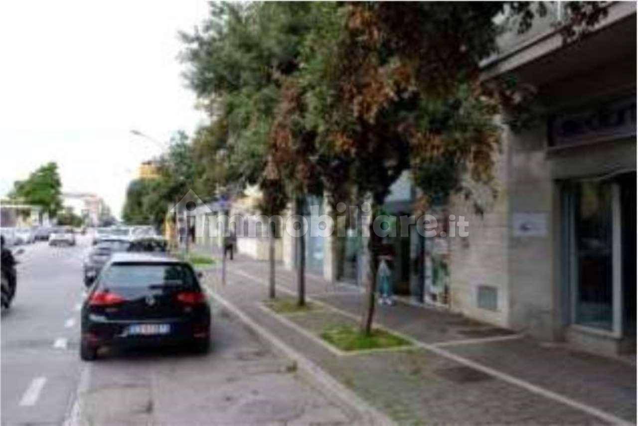 Locale commerciale in Vendita