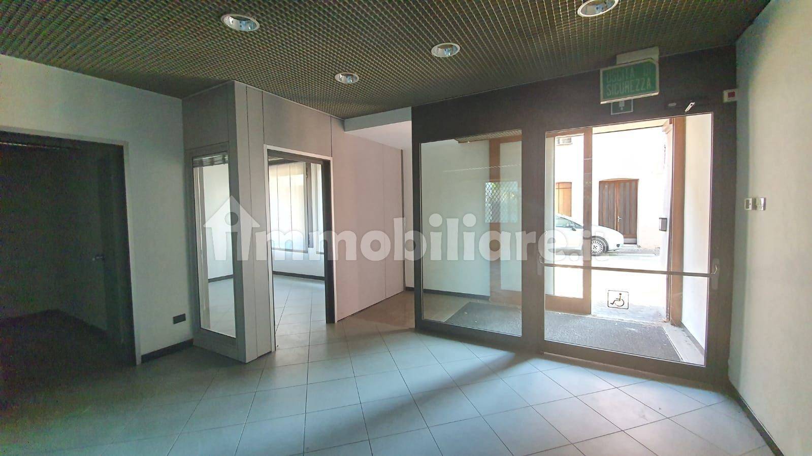 Locale commerciale in Vendita