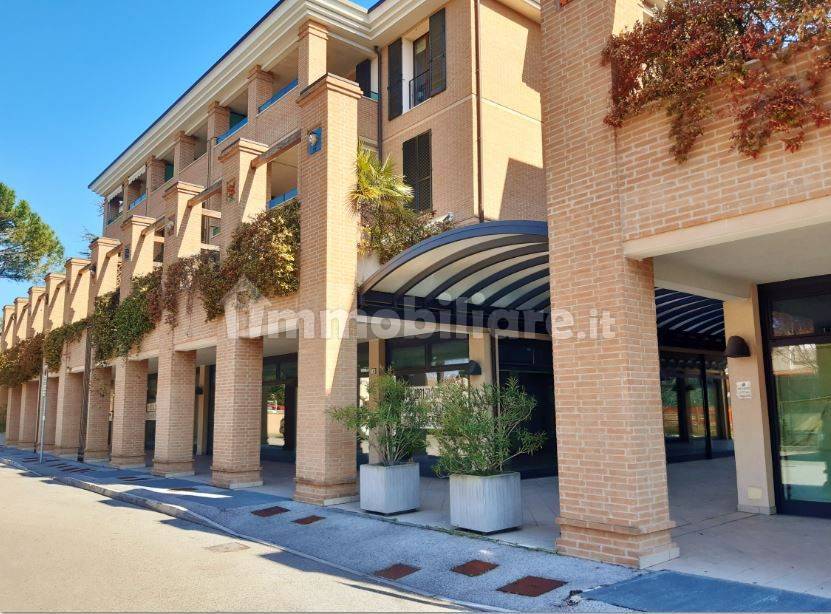 Locale commerciale in Vendita