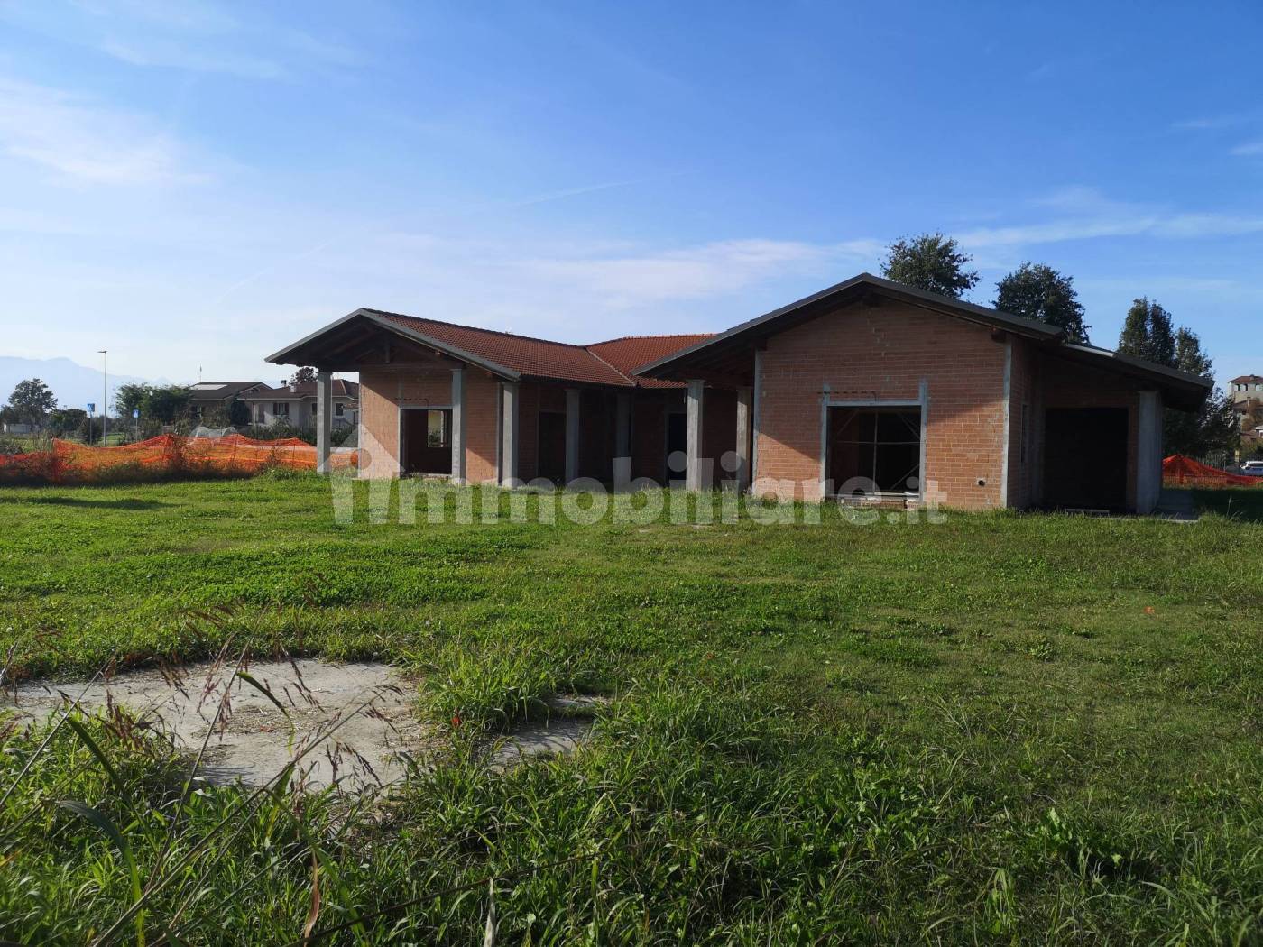 Villa bifamiliare, nuova, 345 m², Ruffia