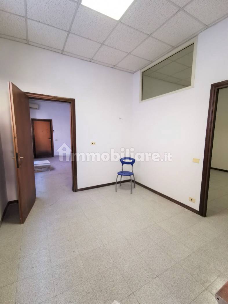 Locale commerciale in Vendita