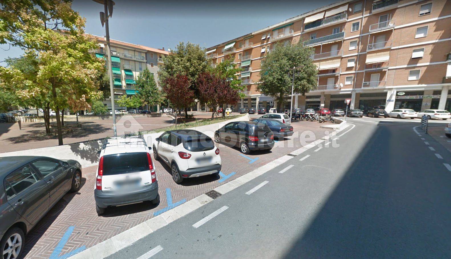 Locale commerciale in Vendita