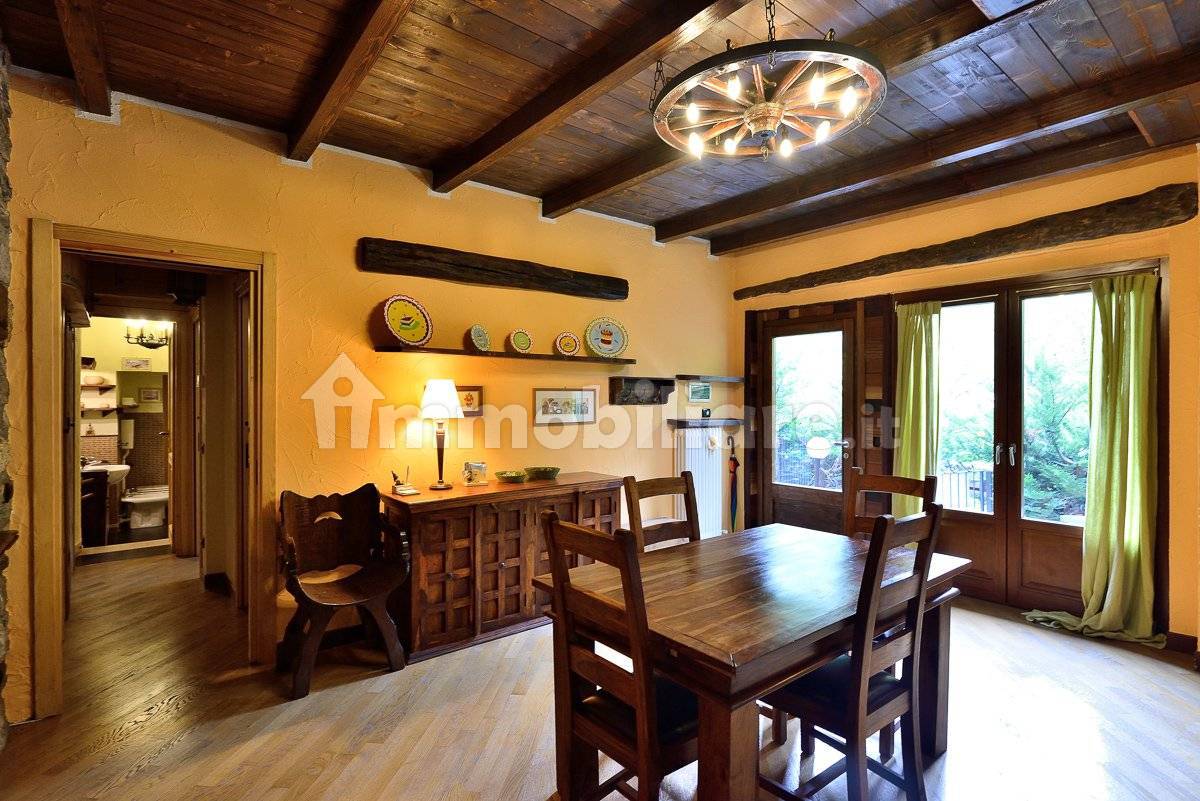 Trilocale Strada delle Villette 11, Centro, Courmayeur