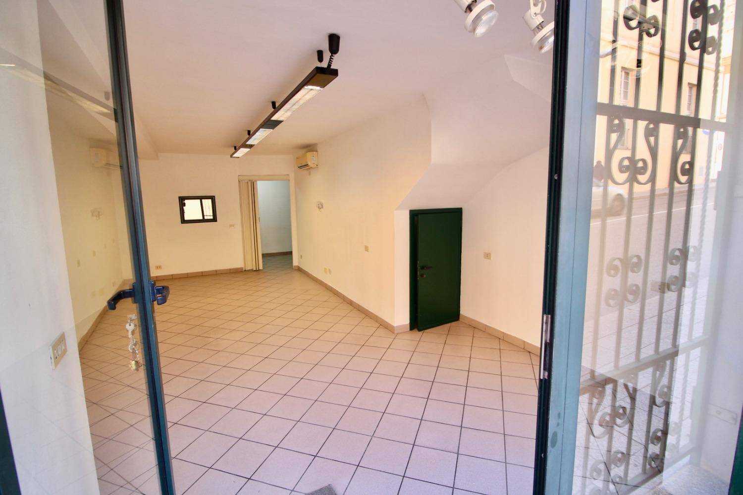 Locale commerciale in Vendita