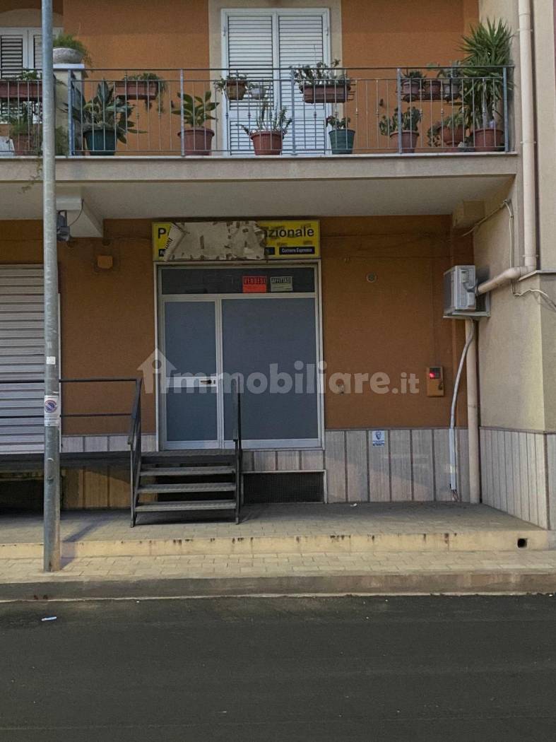 Locale commerciale in Vendita