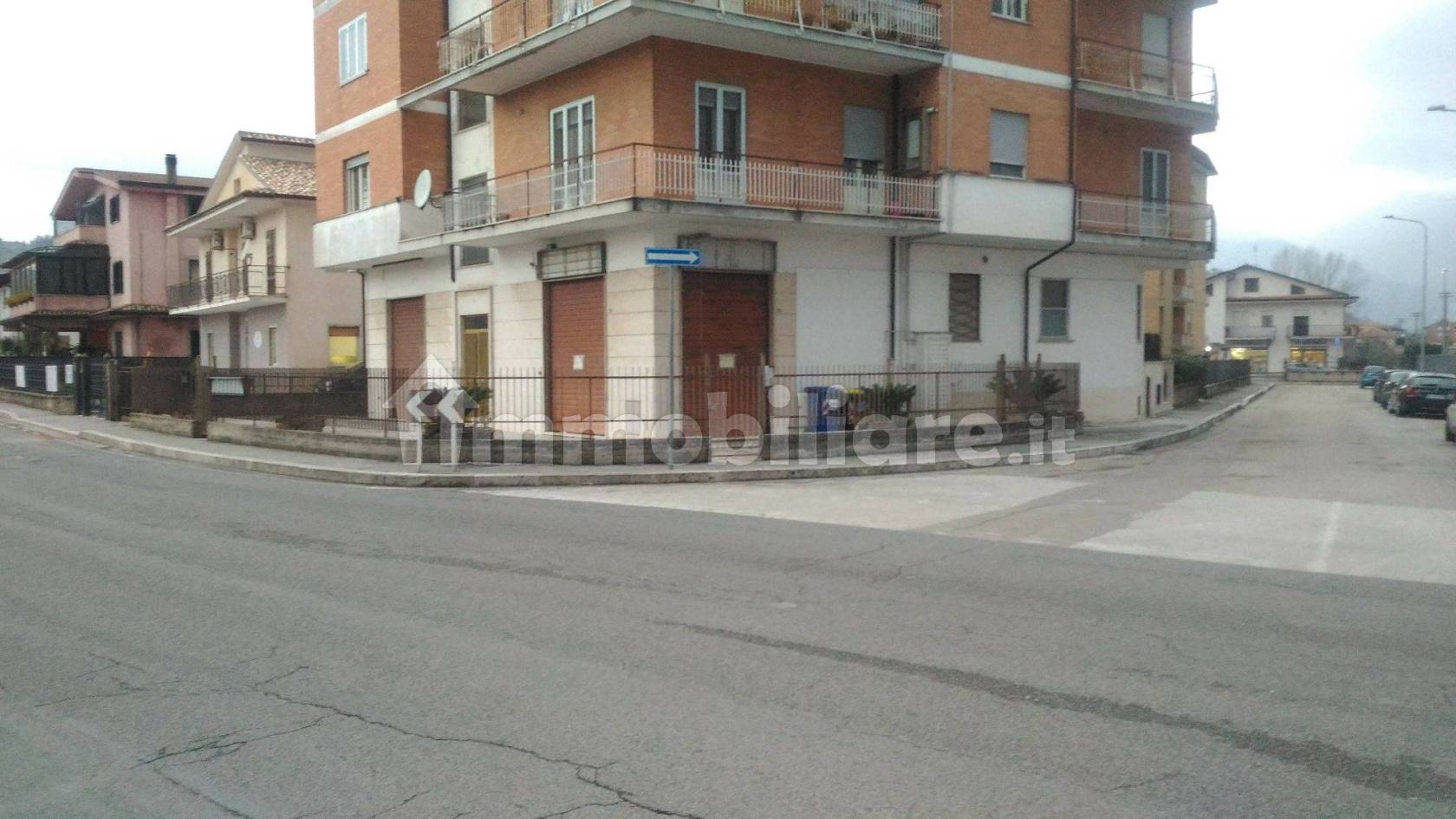 Locale commerciale in Vendita