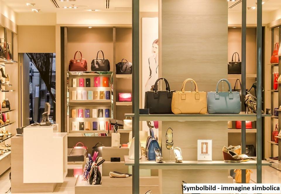 Locale commerciale in Vendita