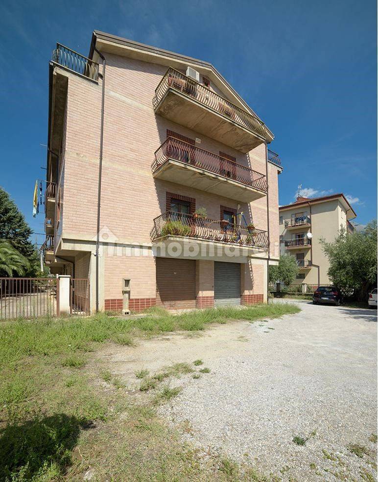 Locale commerciale in Vendita