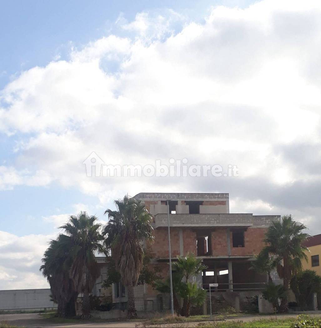 Locale commerciale con laboratorio in Vendita