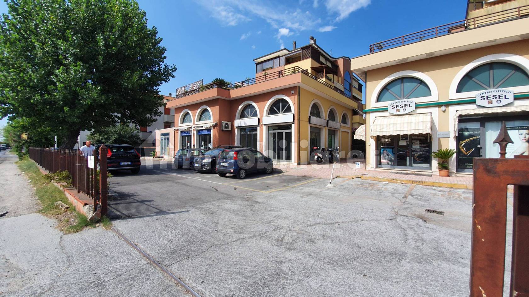 Locale commerciale in Vendita