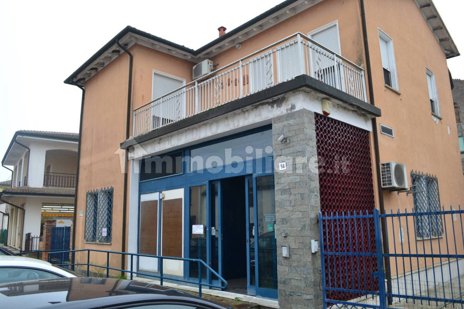 Locale commerciale in Vendita