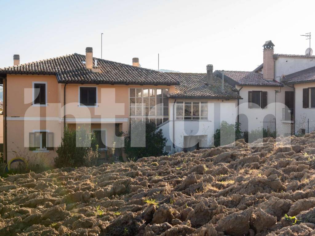 Vendita Villa plurifamiliare in Localita' Crocemarroggia Spoleto. 61 m² ...
