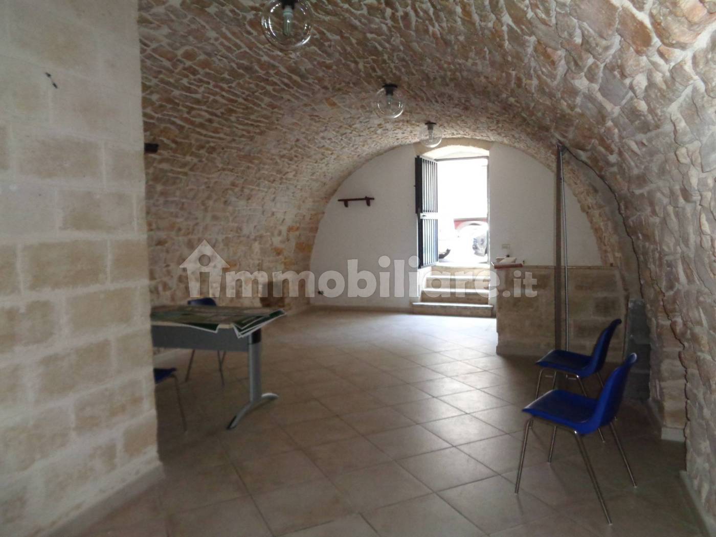 Locale commerciale in Vendita