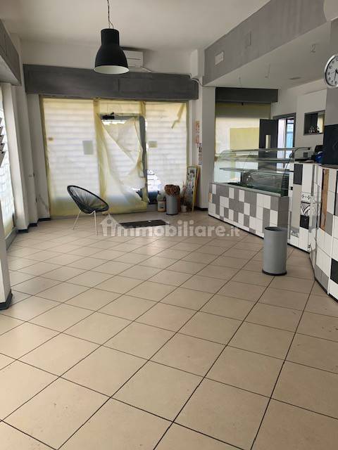 Locale commerciale in Vendita