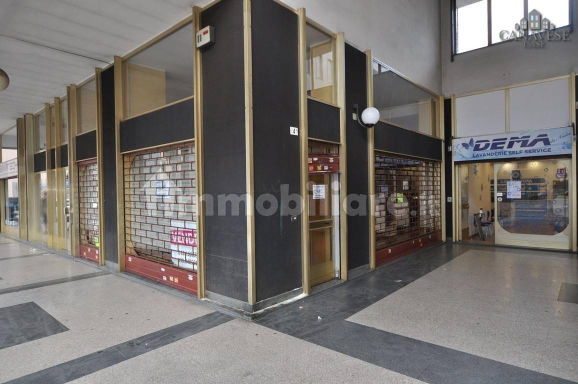 Locale commerciale in Vendita