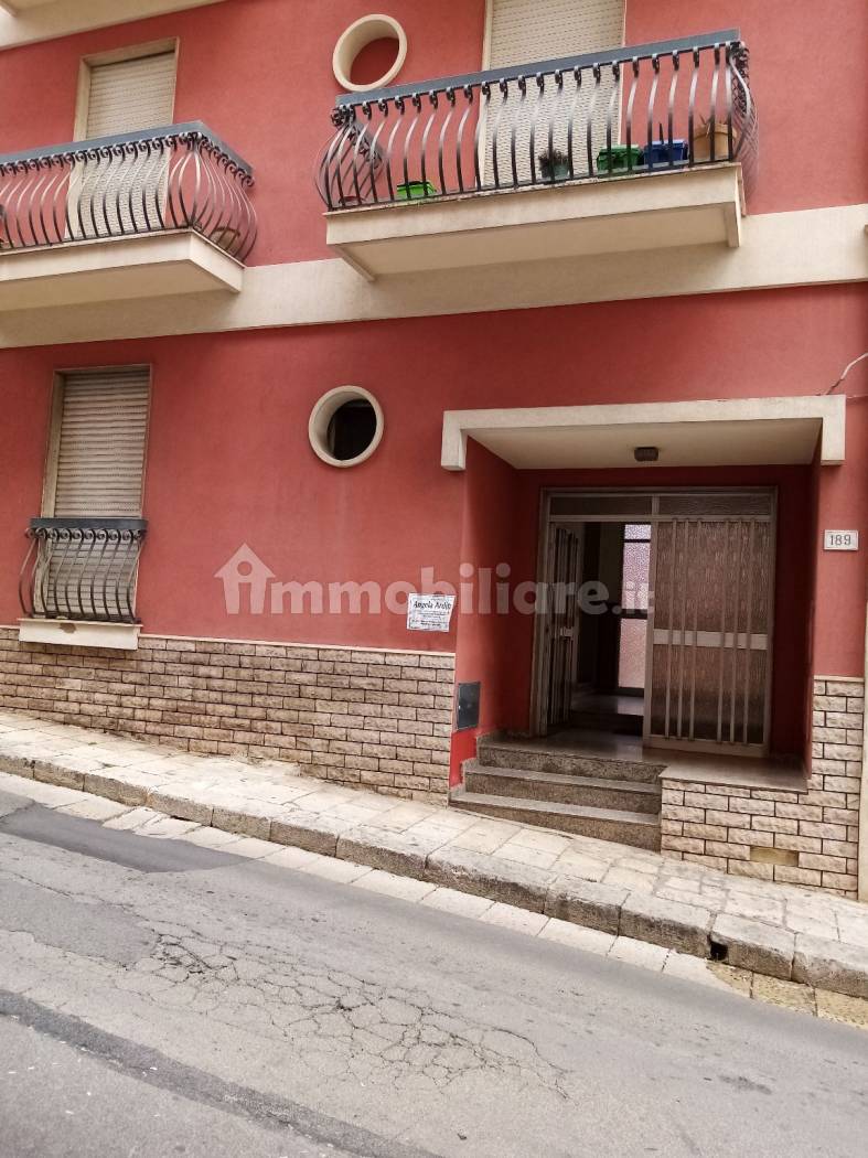 Quadrilocale via Gianbattista Odierna 189, Centro, Ragusa