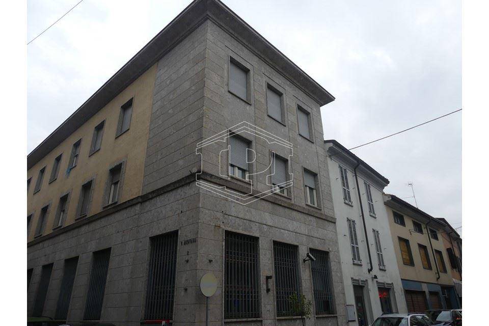 Locale commerciale in Vendita