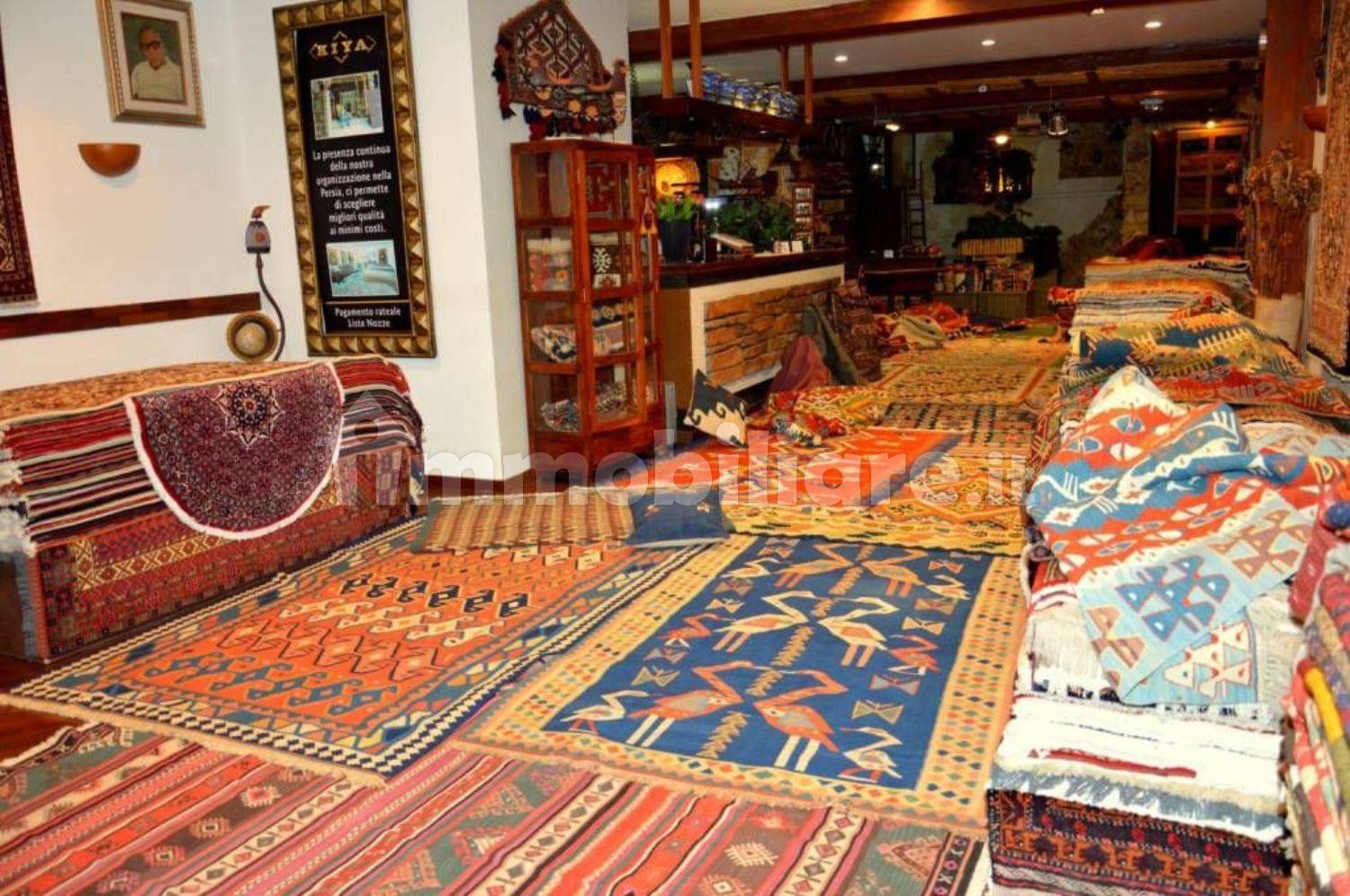 Locale commerciale in Vendita