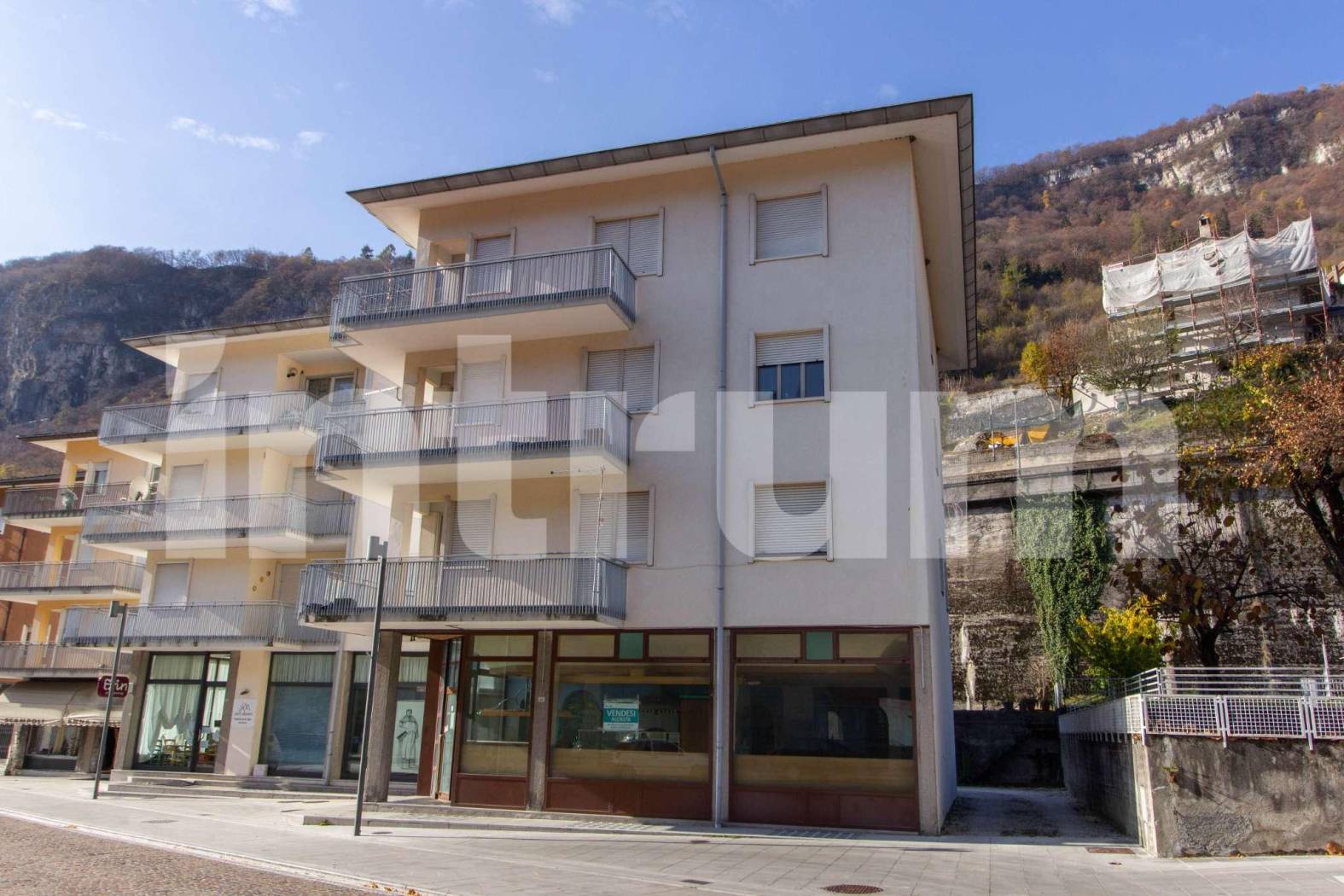 Locale commerciale in Vendita