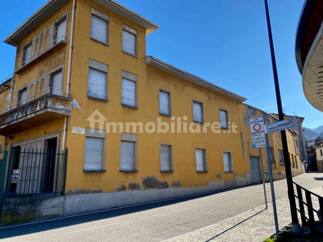 Locale commerciale in Vendita