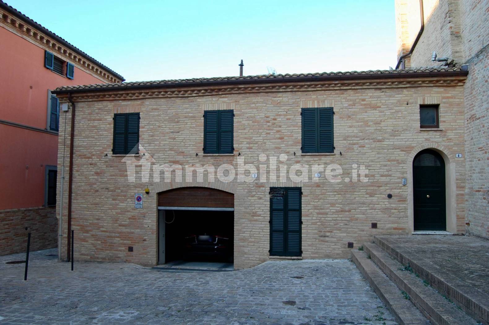 Trilocale piazzale Cairoli 4, Centro, Montelupone