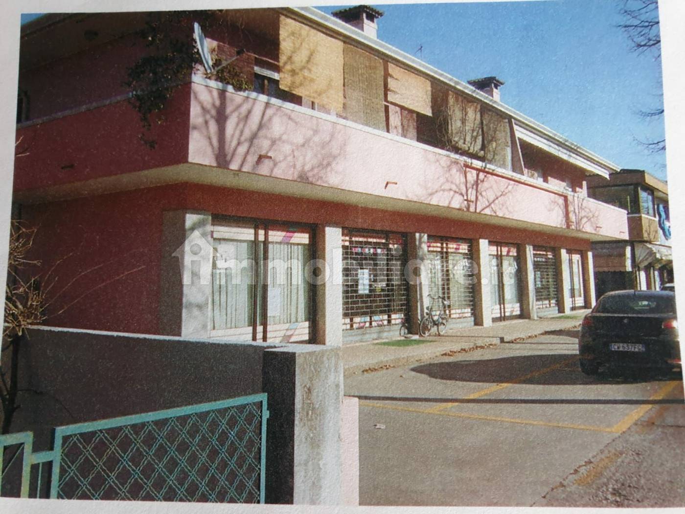 Locale commerciale in Vendita